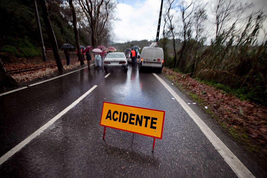 Quatro mortos em dois acidentes rodoviários - PÚBLICO